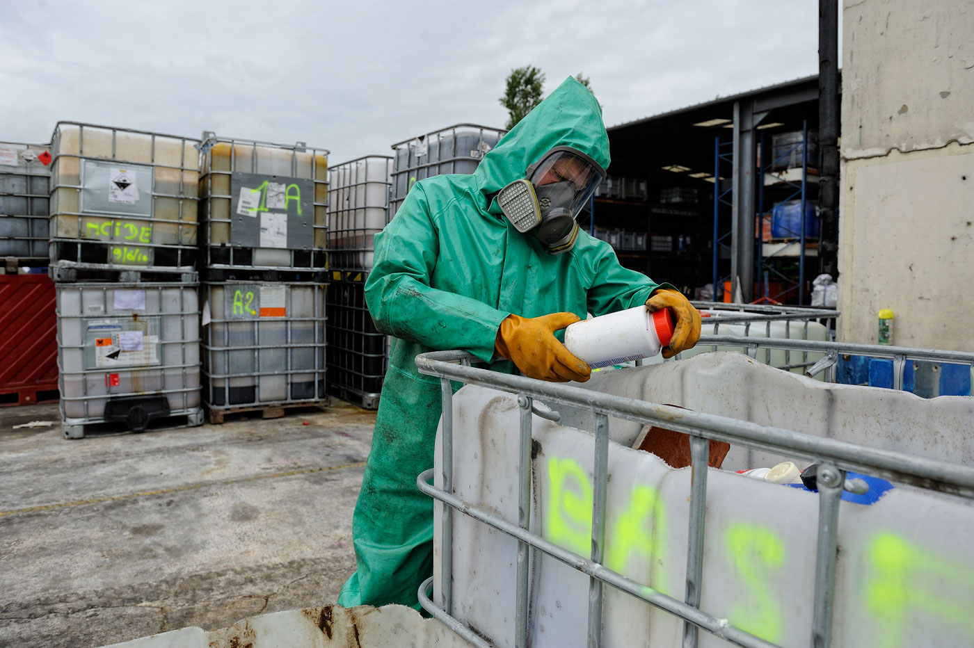 Risques chimiques. Protection individuelle contre les risques chimiques ...